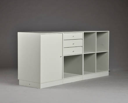 Slutpris för Montana reoler (3)