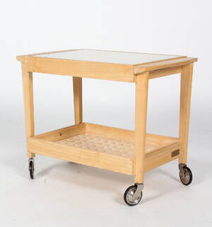 Slutpris för Trip Trap. Bakkebord / serveringsvogn