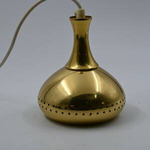 Slutpris för Hans Agne Jakobsson fönsterlampa mässing