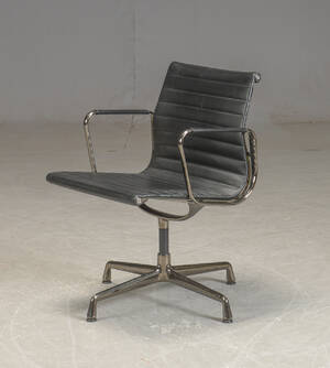 Slutpris för Charles Eames. Stol, model EA
