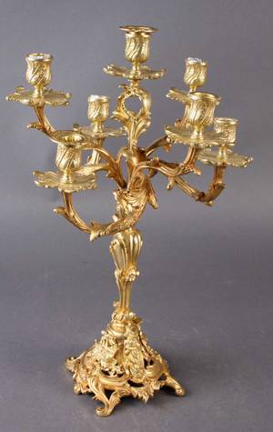 Slutpris för Stor kandelaber af messing rokokoform