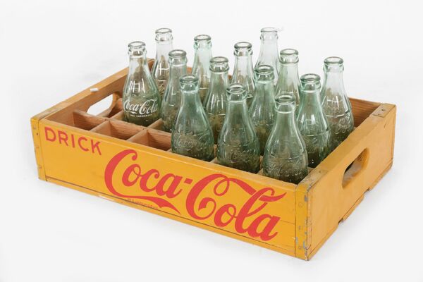 Slutpris för BACK med äldre flaskor, 1900-tal