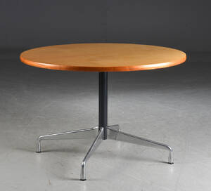 Slutpris för Charles Eames. Stort rundt spisebord
