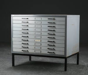 Slutpris för Tegningsskab af metal