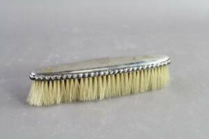 Slutpris för Borste i silver K. Anderson