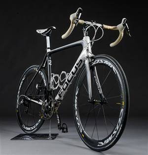 Slutpris för Focus racercykel, hvid, med fuld