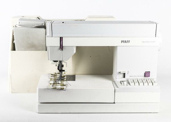Slutpris för SYMASKIN, PFAFF Tipmatic 1051