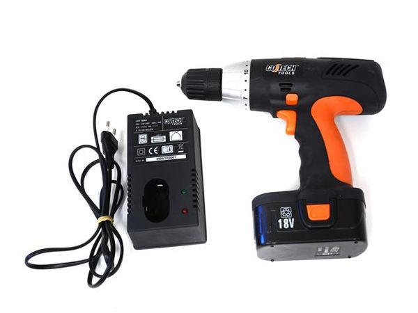 Slutpris för Laddbar skruvdragare med laddare Tools.