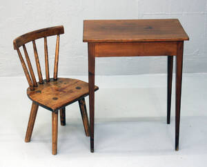 Slutpris för Liten stol + bord, 1800-tal