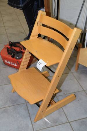 Slutpris för Barnstol Stokke Tripp Trapp, bygel