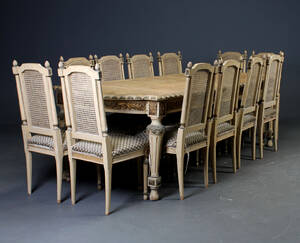 Slutpris för Spisebordsstel samt Tolv spisestuestole af