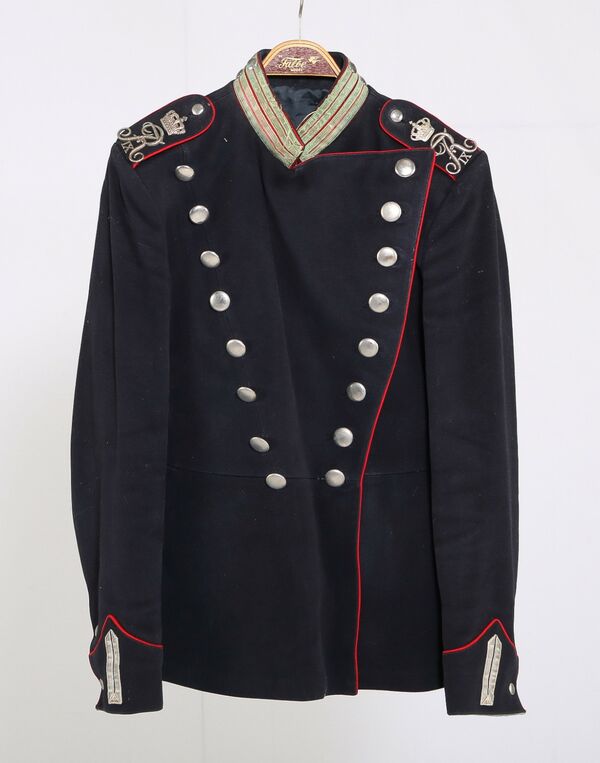 Slutpris för Dansk Militæruniform. Sergent Livgarden. Rød