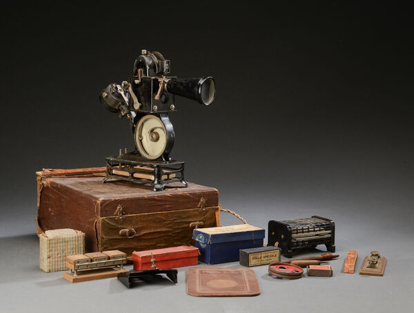 Slutpris för Pathé. Gammel filmfremviser Pathé, model