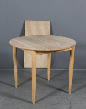 Slutpris för Haslev Møbler. Rundt spisebord i