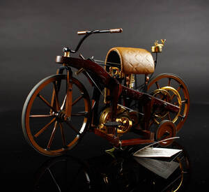 Slutpris för Franklin Mint. The 1885 Daimler